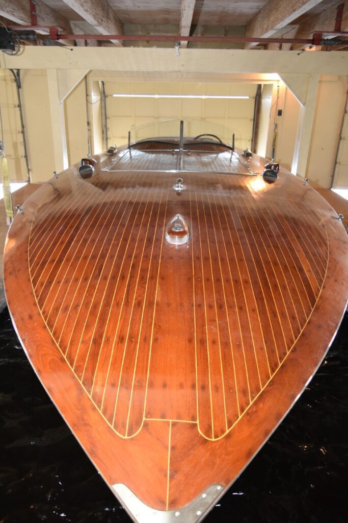 1950 25' Greavette Gentleman's Racer | Classic Boat Collective